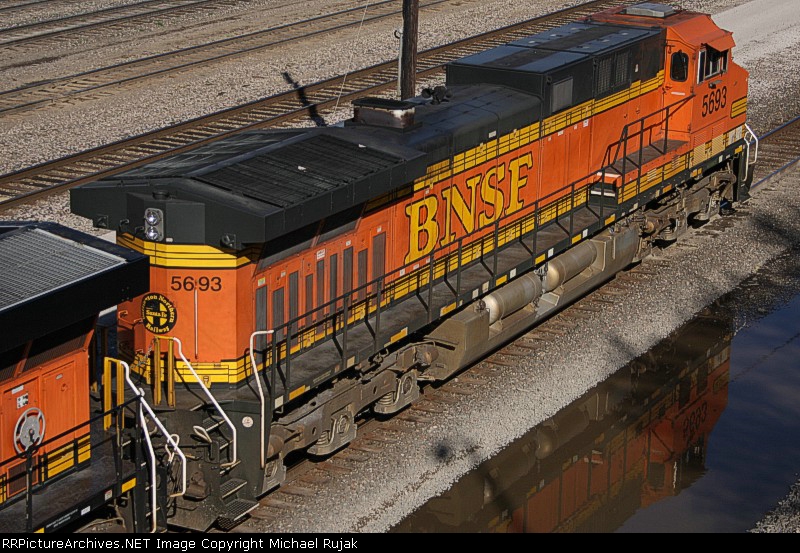 BNSF 5693